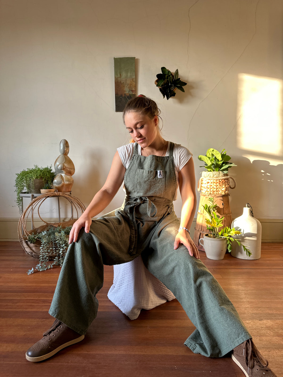 Split Leg Pottery Apron Green | Apron for Potters & Makers | Walking Apron